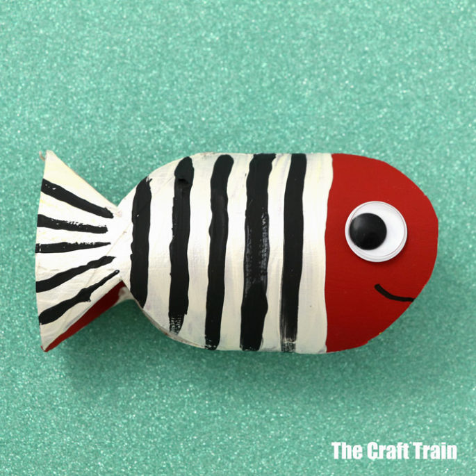 Paper roll fish recycling craft - The Craft Train